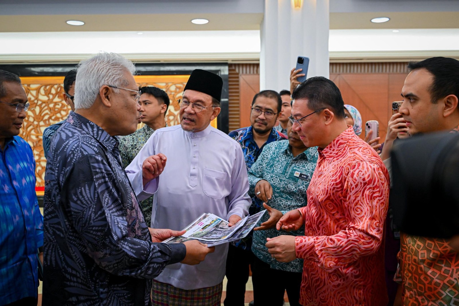 ‘Simpatilah dengan keperitan hidup rakyat huni rumah flat daif, usang ...