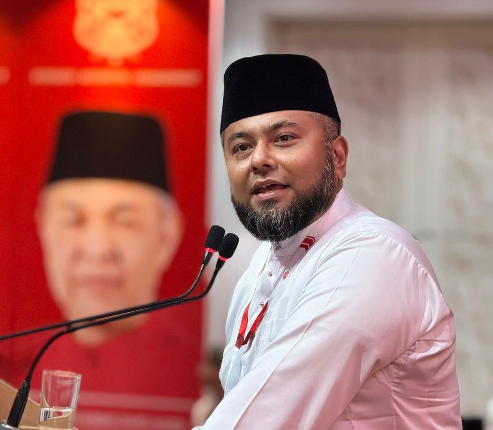 Kawan tidak akan selamanya kawan, musuh tidak akan selamanya kekal ...