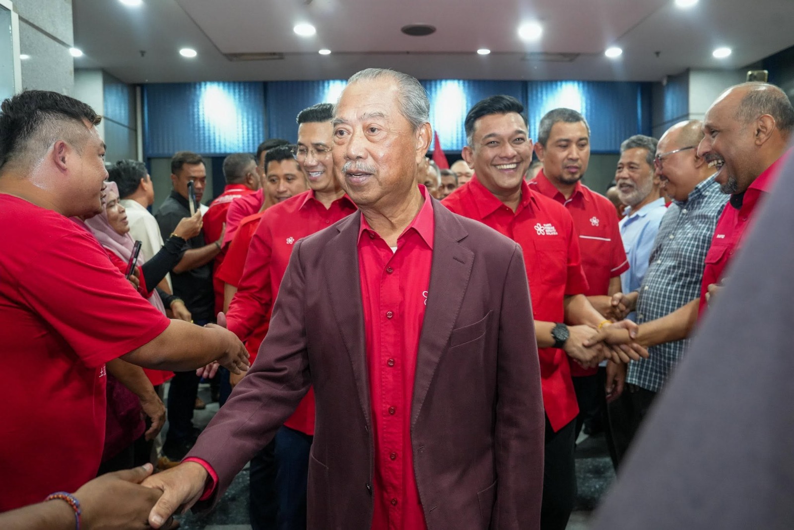 “Kita buat rumah, kita pula disuruh berambus, podah” – Muhyiddin tidak ...